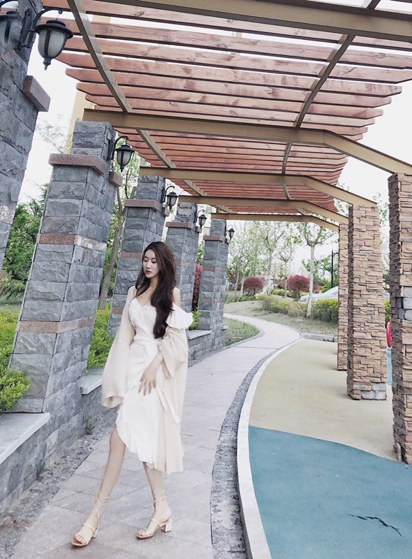 坐标山东青岛，身高172cm，体重94斤，是一个爱美食的旅游博主