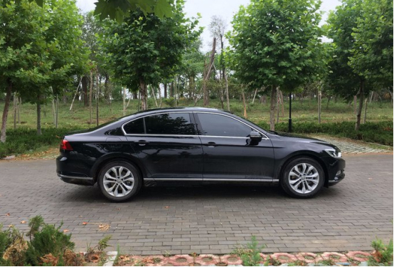 千万不要小看这款车，开出去比雅阁霸气，5.5L油耗比凯美瑞实惠