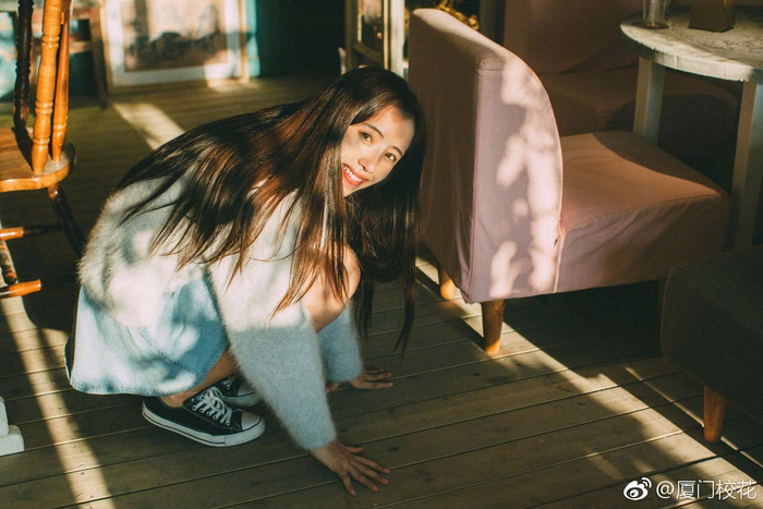 她叫孟雪，96年，曾就读于于厦门大学，身高172cm