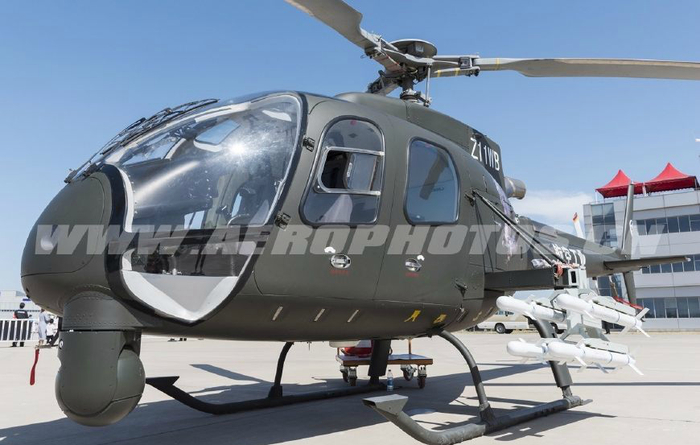 国产直，11WB轻型武装直升机飞行展示犹如精灵舞空