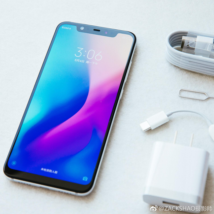 小米8 白色版开箱照， 骁龙845 6G内存，拍摄效果超越iphoneX