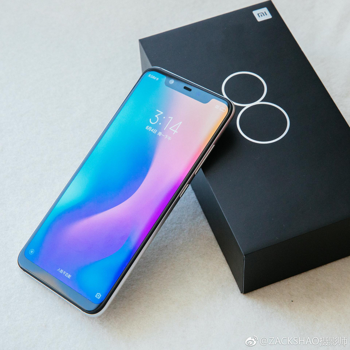 小米8 白色版开箱照， 骁龙845 6G内存，拍摄效果超越iphoneX