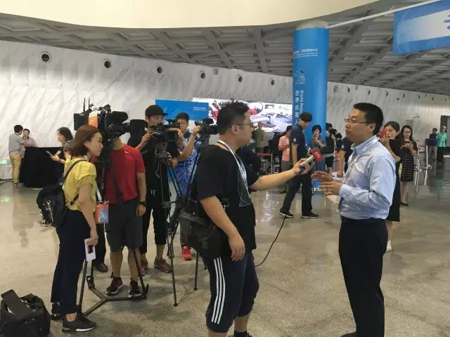 中航智无人机TD220 耀眼2017年机器人大会__财经头条