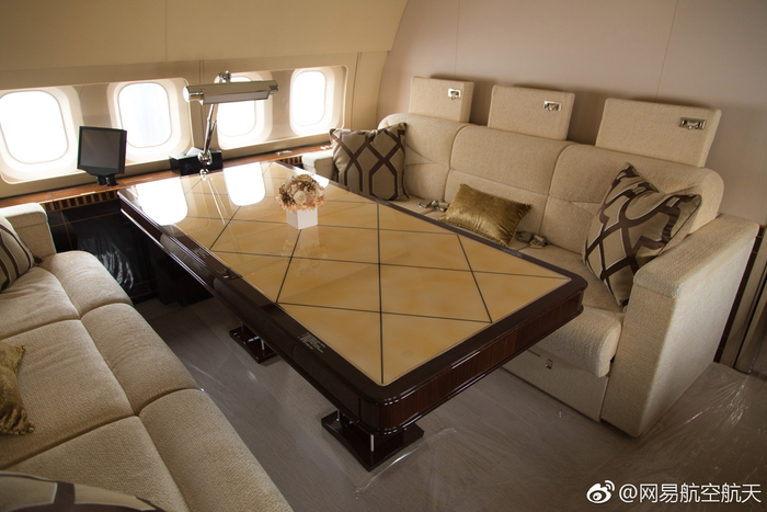 公务机携一架BBJ飞机参加ABACE。这架飞机具有私人用途的VIP内饰