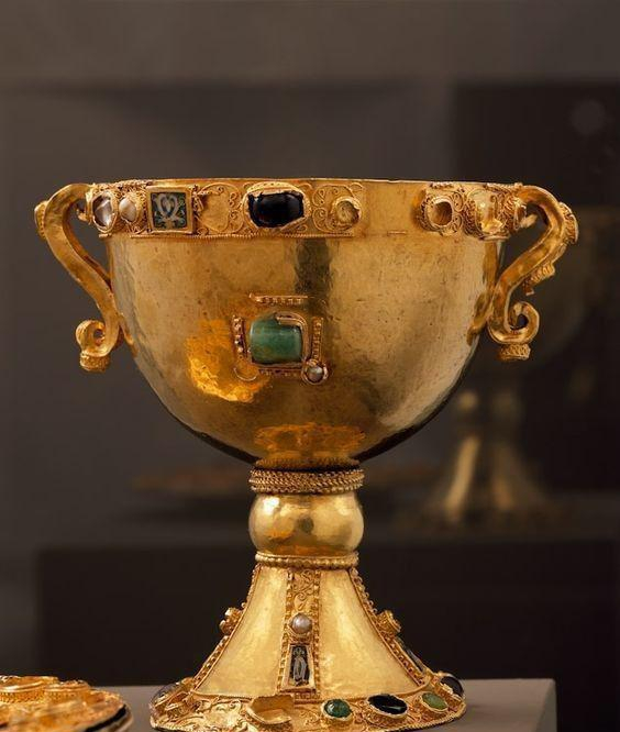 用圣杯 尽饮耶稣之血|圣杯|酒杯|基督教_新浪新闻