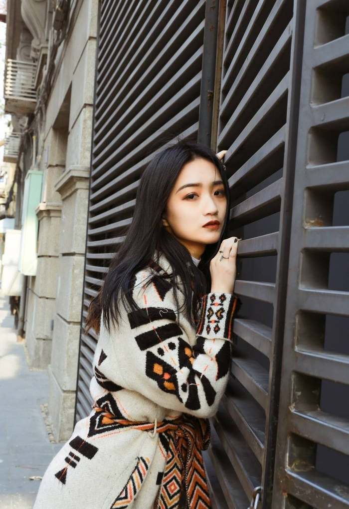 上海外国语大学 土旦 22岁 身高166cm 体重47kg 三围78 60 84 乐队主