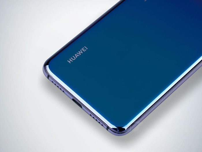 华为P20国行版价格出炉? 网友: 还买什么小米MIX2S__财经头条