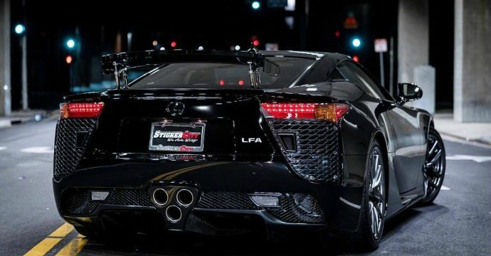 超罕见的雷克萨斯LFA，不愧为日系跑车的典范