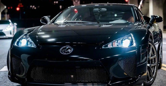 超罕见的雷克萨斯LFA，不愧为日系跑车的典范