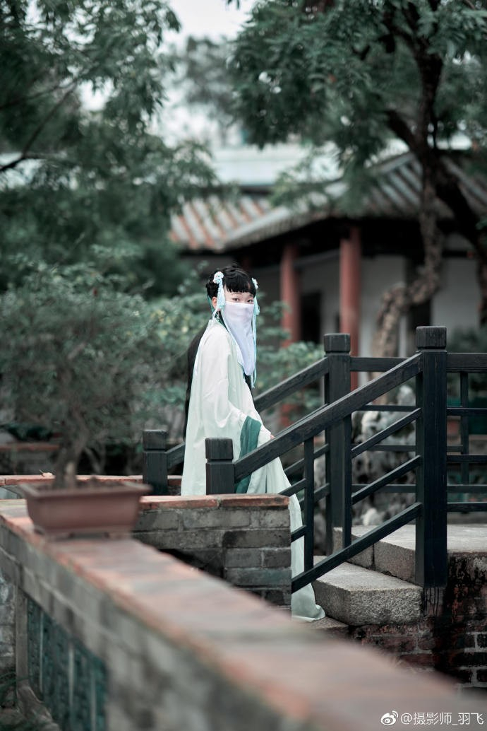 戴着面纱的古风美女，给人的感觉很仙。