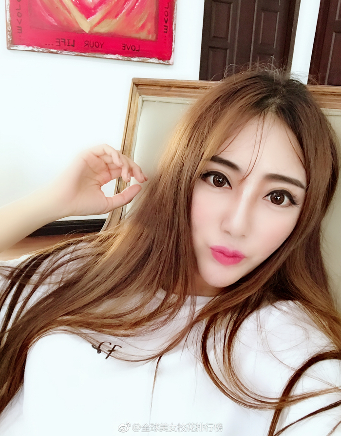 女神小姐姐 身高172cm 体重50kg 爱好旅行 来自辽宁沈阳 这小姐姐你打