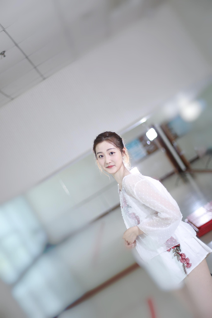 172，48kg。四川师范大学表演系的小姐姐～(￣ ￣～)~又高又美哒!