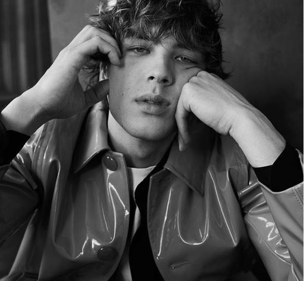 Cody Fern 于 1988 年出生于澳洲西部的南十字镇