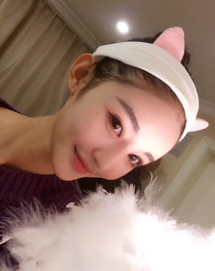 王丽君 97年 就读湖北美术学院服装表演 身高175 体重48kg