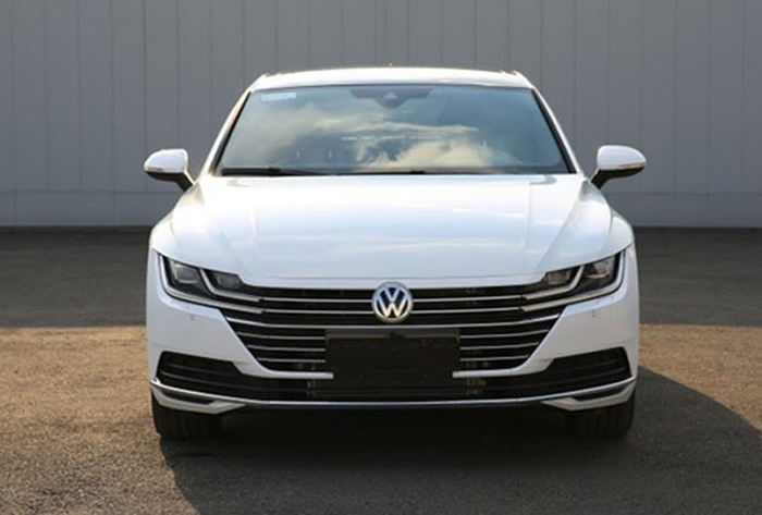 国产新一代大众CC实车现身，颜值不输奥迪，换个车标能多卖20万