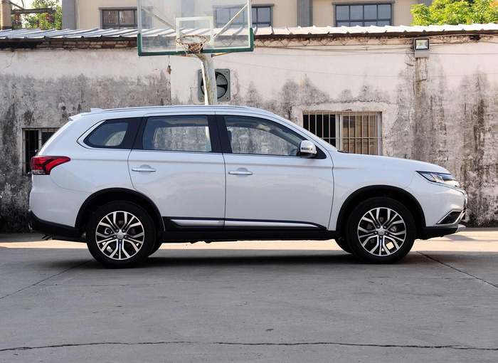 同级空间最大，15万连XR-V都卖不过，但却比途观强百倍！