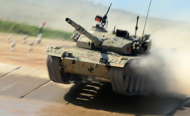 中国版终结者QN506乌海亮相，配备24枚导弹3枚巡航导弹1架无人机|终结者|无人机|坦克_新浪新闻