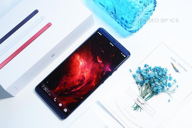 TNT双系统+无限屏的次旗舰王者，坚果Pro2S体验分享__财经头条