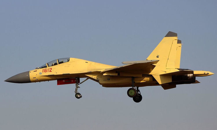 J16在空军歼击机中是一人之下万人之上吗？这样的地位过于夸张|空军|歼击机|地位_新浪新闻