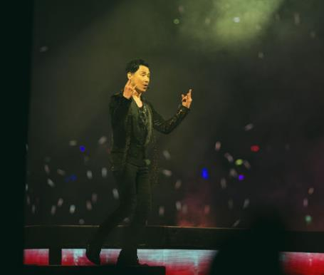 20多年摄影师老歌迷，晒张学友南京演唱会照片，效果惊艳如壁纸|张学友|壁纸|歌迷_新浪新闻