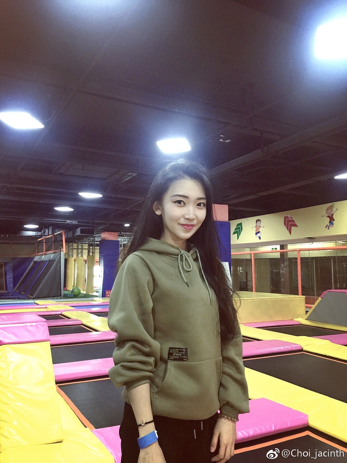 美女校花 四川音乐学院 陈嘉欣 20岁 身高163cm 体重41kg 爱好减肥