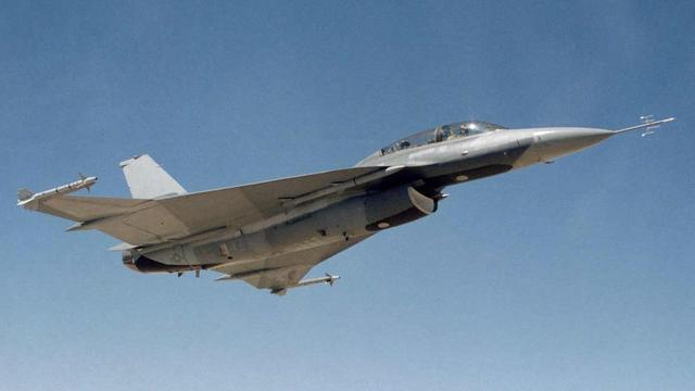 全球还剩两架这样的F-16，载弹量堪比轰炸机，却在竞标后被封存