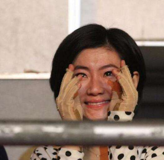 当年SHE那么火，两人烧伤毁容， Selina为什么恨救她的俞灏明？