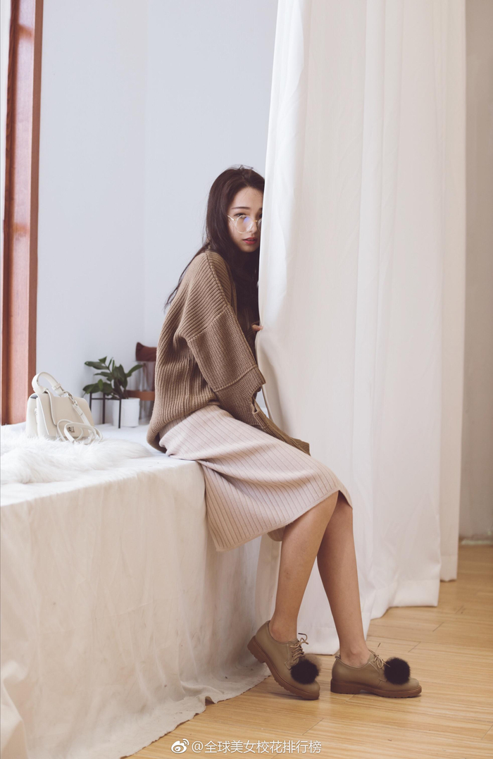 坐标上海 美术生 今年刚毕业 22岁 身高159cm 体重41kg 爱好设计 拍