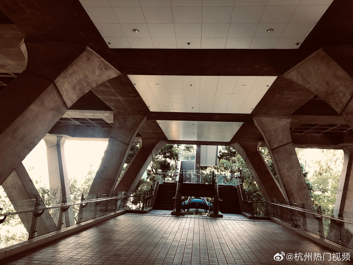 香港大学（The University of Hong Kong），简称为港大（HKU）