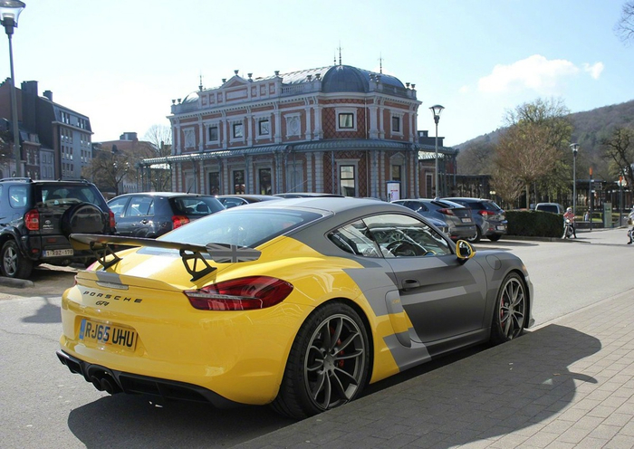 保时捷981 Cayman GT4