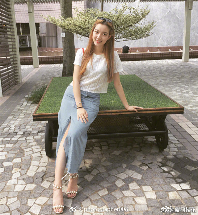 熊颖，98年，就读于上海师范大学，身高174cm，很有气质的女生