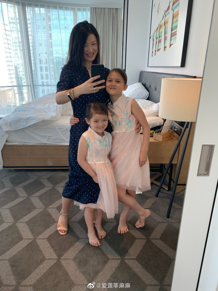 想拍一张 总被小朋友们抢镜最后一张妹妹来秀一下维密泳衣造型