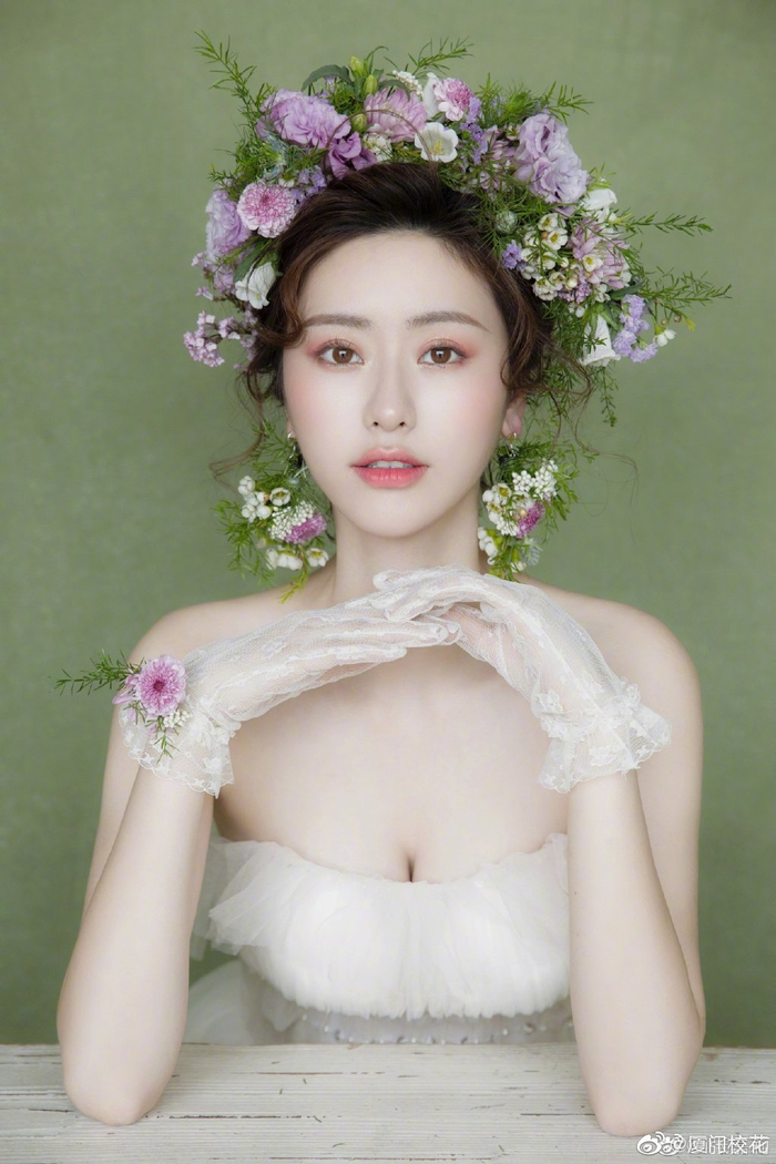 她叫张嘉莉，96年，毕业于福州大学，处女座，身高173cm，来自福建