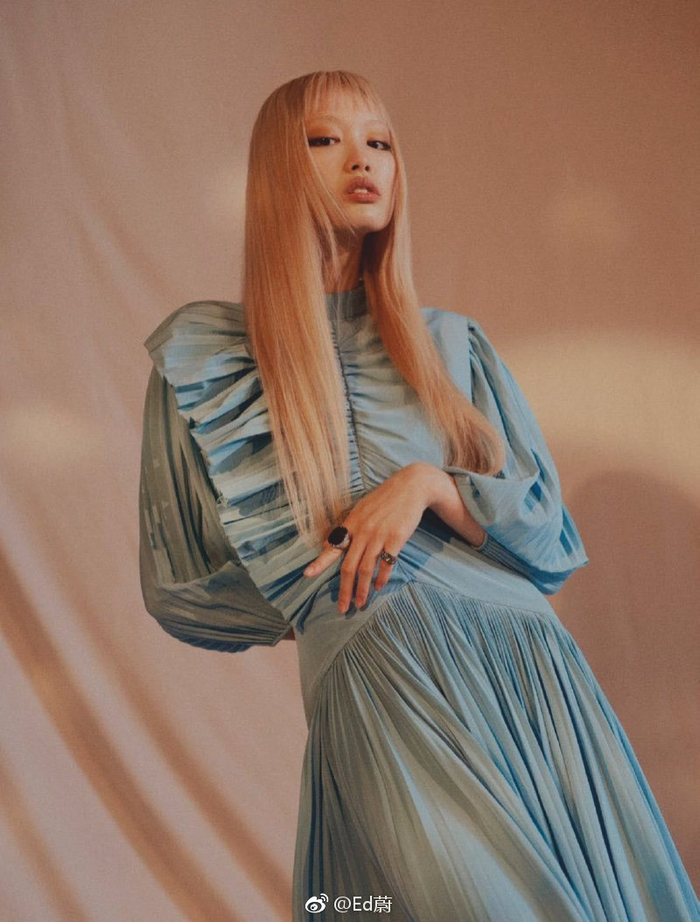 Fernanda Ly for ELLE Australia March 2019换了新发色的利献灵出镜