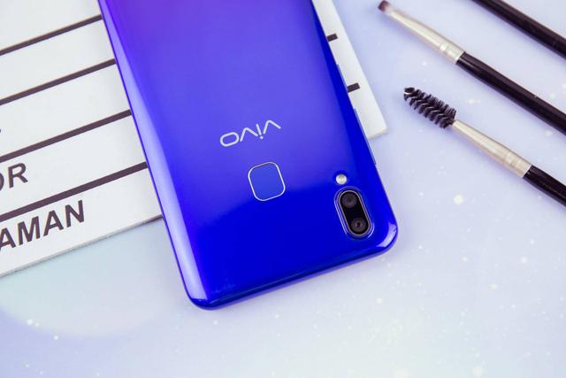 vivo U1上手体验：八核处理器+水滴屏 颠覆百元机定义！__财经头条