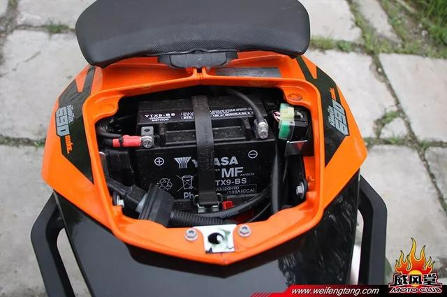 大单缸对决:KTM DUKE 690 Vs SWM SM650R!|野驴|骑行|全车_新浪新闻