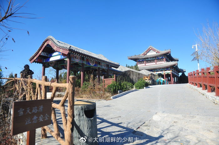 郎茂山位于市中区南部，海拔235米，占地面积1320亩。据传