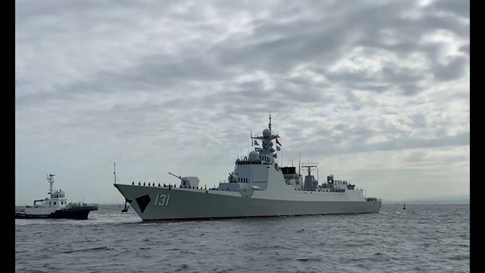 10月10日上午，中国海军052D“太原”号导弹驱逐舰抵达日本横须贺港