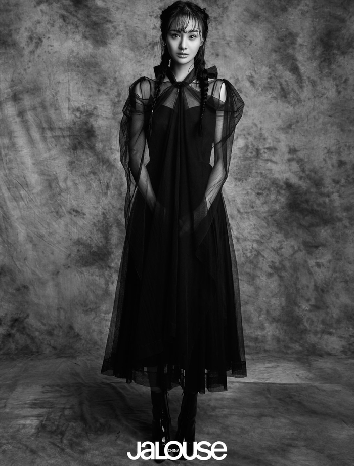 郑爽《JALOUSE CHINA》创刊号内页大片，“我希望这一次