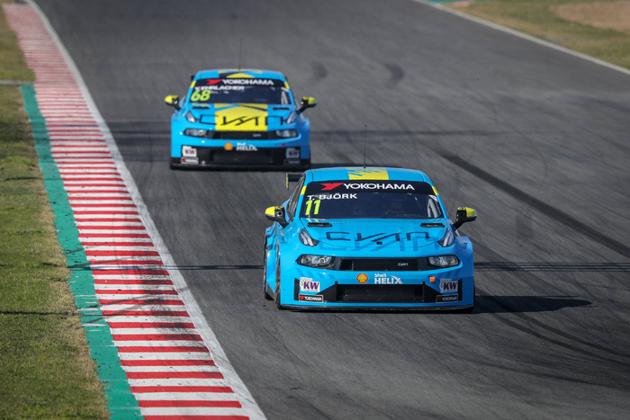 领克有意发售领克03TCR赛车，售价100万。这是真正赛车