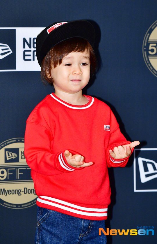 《超人回来了》SAM、威廉、本特利今日在明洞出席NEW ERR的品牌活动~