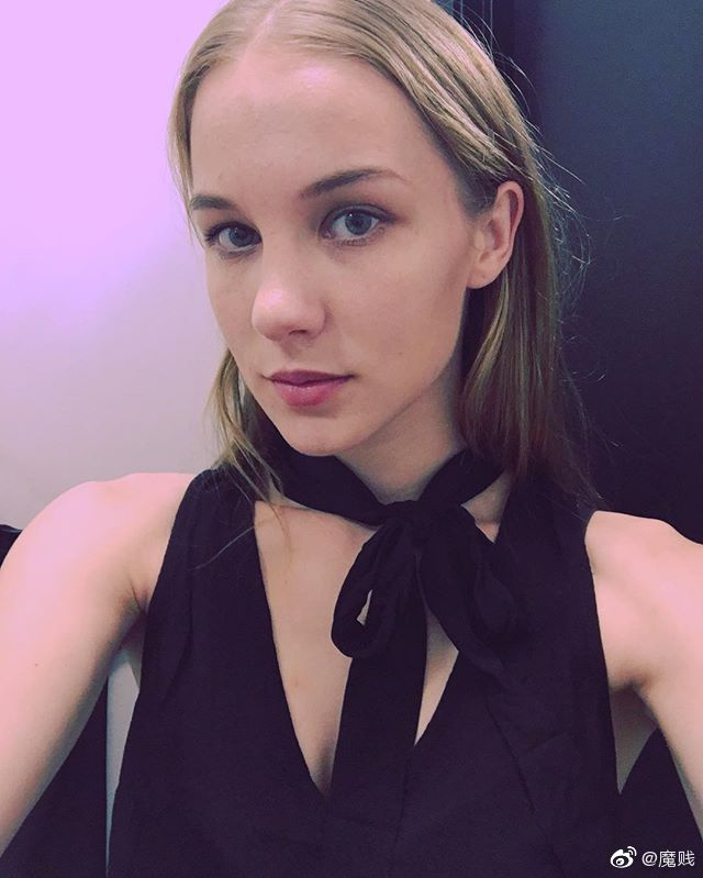 “暗夜姐妹”Merrin 的饰演者Tina Ivlev