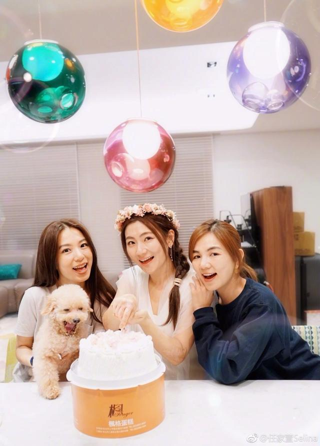 Hebe晒素颜照皮肤好，Ella结婚生子Hebe享受单身Selina浴火重生|素颜|皮肤|小公主_新浪新闻