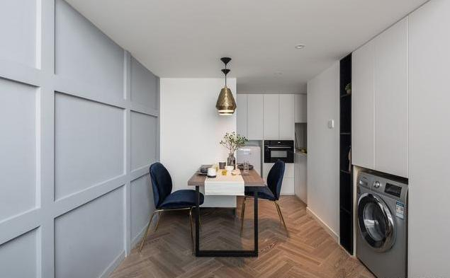 小户型：北京20平，长4米，宽5米，客厅只有书架还很精致|客厅|书架|户型图|楼梯|厨房_新浪新闻