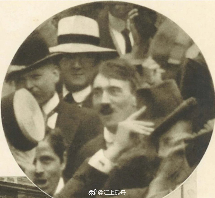 这张照片是由慕尼黑摄影师海因里希·霍夫曼于1914年8月2日在慕尼黑Ode