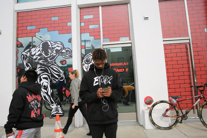 美国街头潮牌大眼睛MISHKA和美国篮球老牌And1跨界出的’’KEEP WATCH|篮球|街区|潮牌