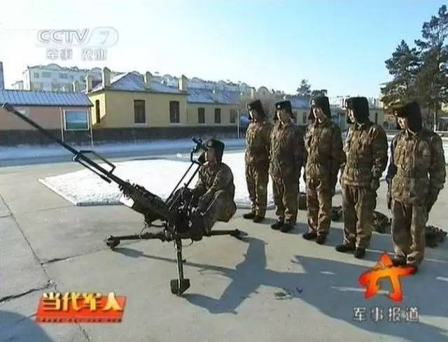 中国02式14.5毫米重机枪的设计非常独特