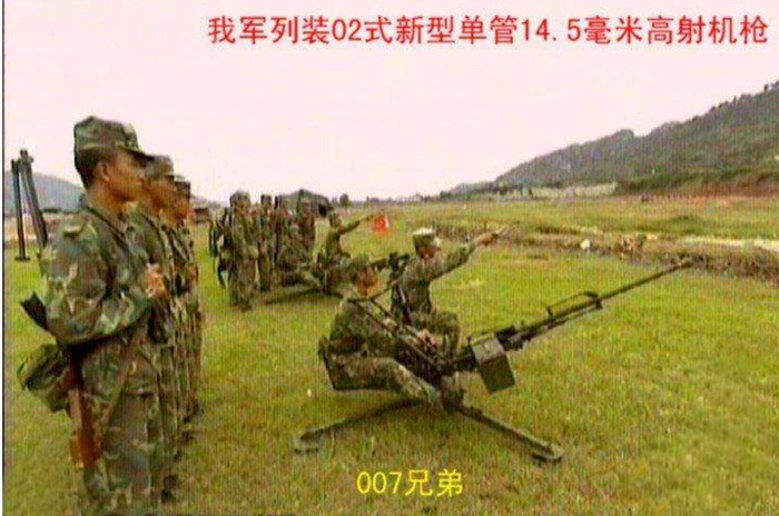 中国02式14.5毫米重机枪的设计非常独特