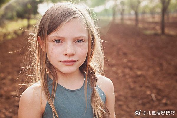 摄影师朱莉娅·安妮·马丁（Julie Anne Martin）以自然清新的写实风格