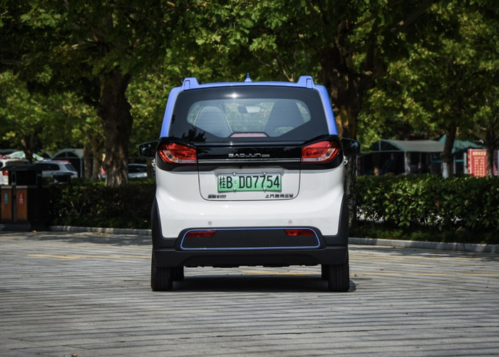 宝骏E100本月购车3.98万起 综合续航里程250km 堪比奔驰Smart